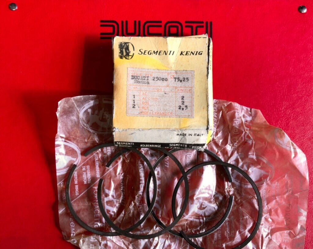 Ducati bevel single 250 Monza set piston rings , nos original 75,25 ...